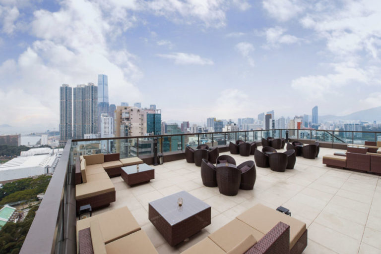 17 Best Rooftop Bars & Restaurants in Hong Kong (2025).