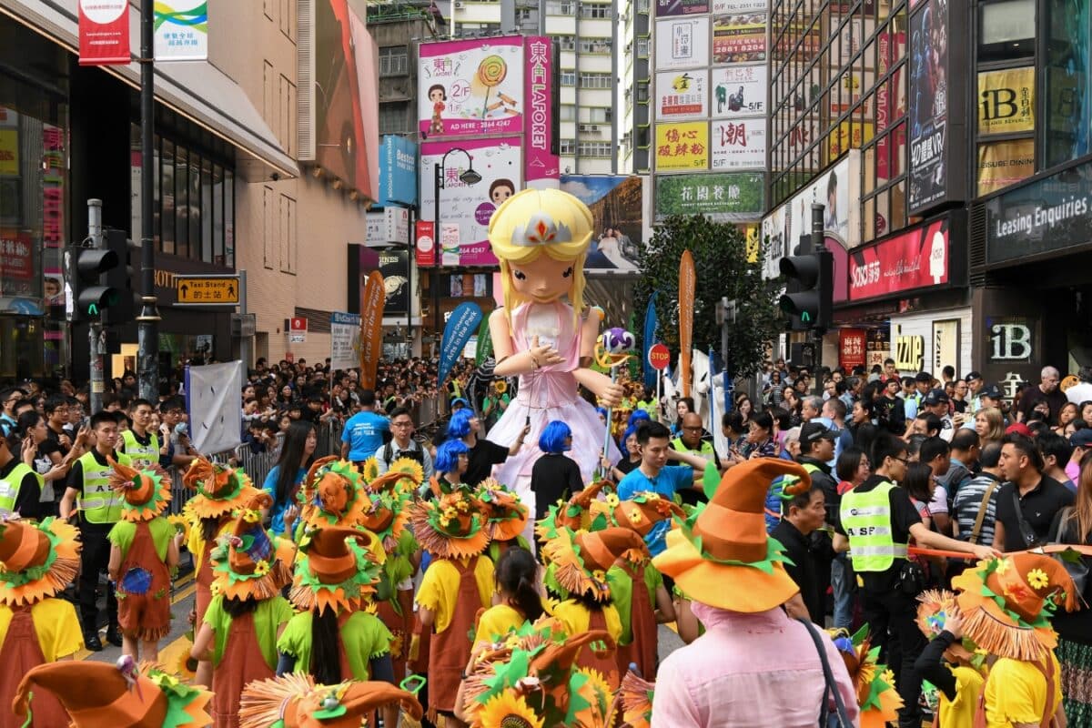 Watch A Giant Puppet Parade In Causeway Bay At The Arts In The Park ...