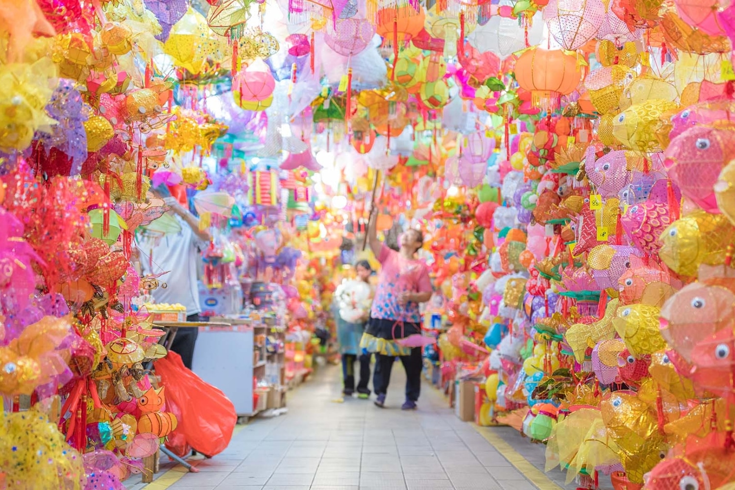 Yuen Long Lantern Street: Opening Hours, Getting There, Lantern Prices ...