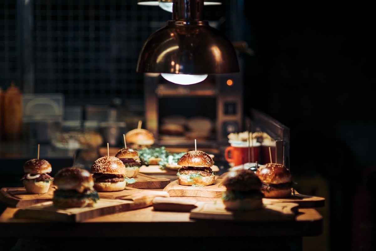 A Restaurant Hosts Burger-Eating Contest This Friday (Winner Gets Free ...